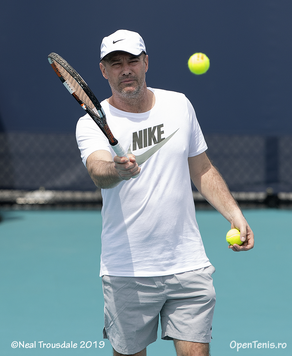 Imagini de la antrenamentele de luni şi marţi ale Simonei Halep la ...